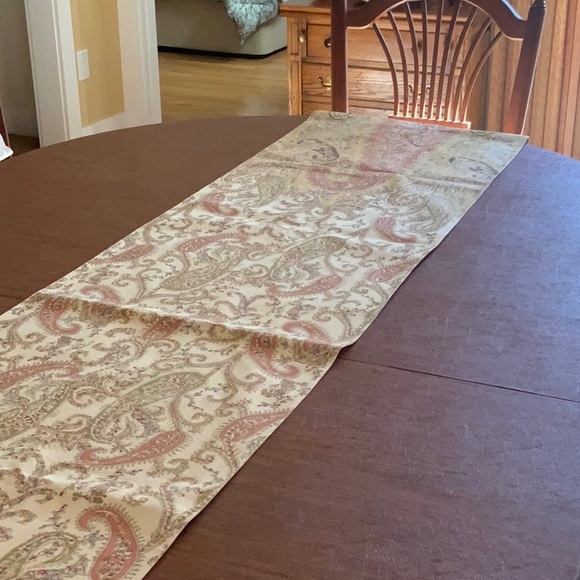 Pottery Barn | Dining | Pottery Barn Table Runner Excellent Condition ...